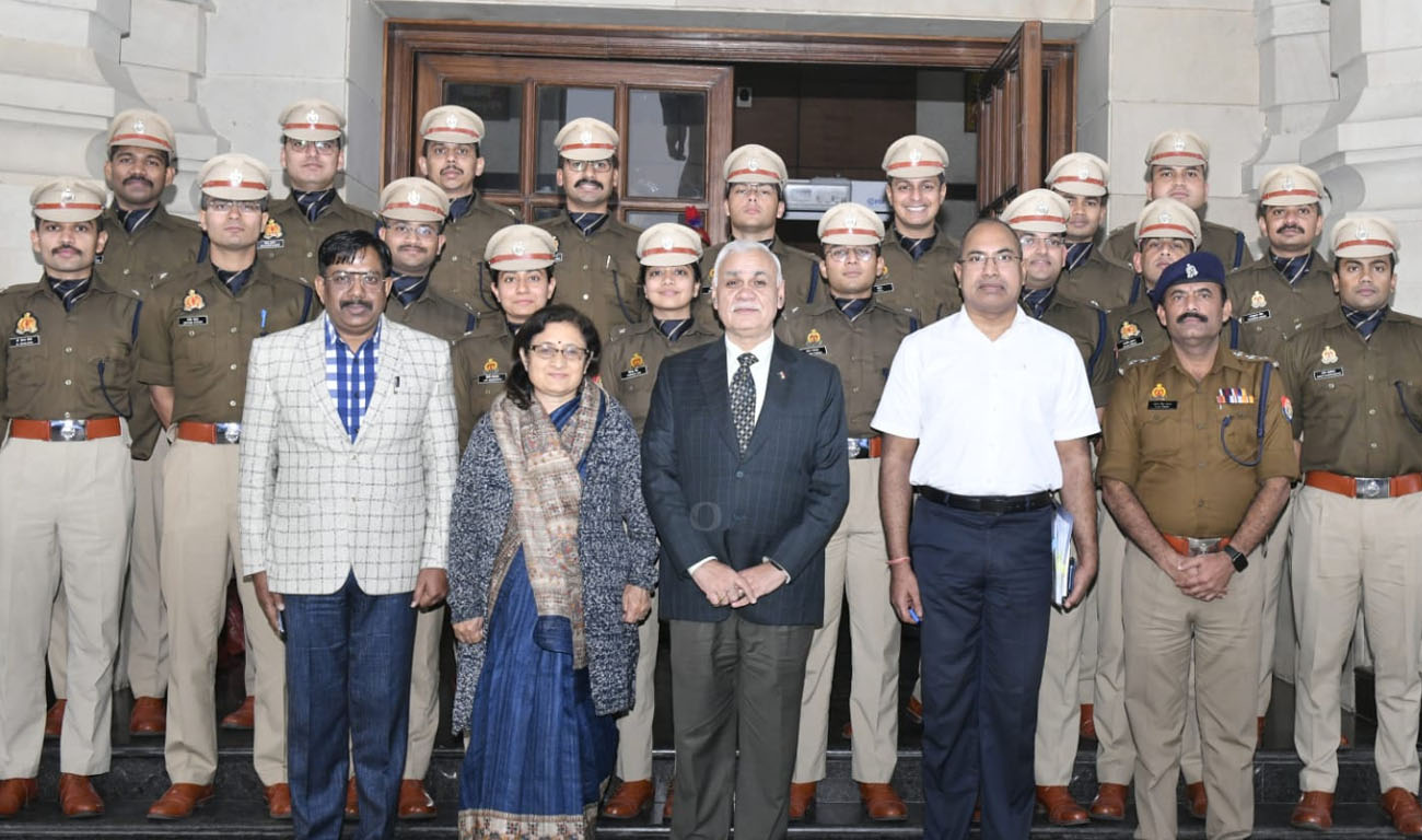प्रशिक्षु IPS से मिले CS Durga Shankar Mishra – Officers Times
